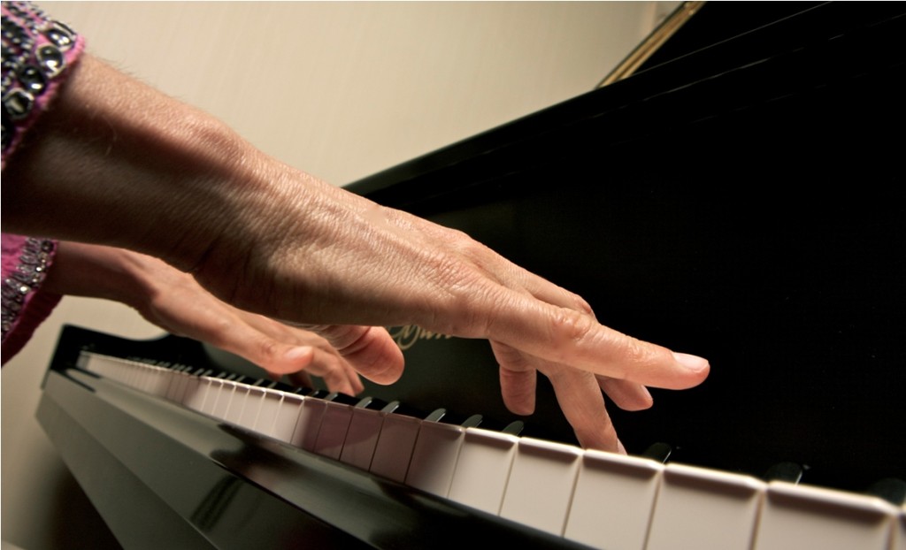 The Case of the Extended Pinky • Grand Piano Passion™